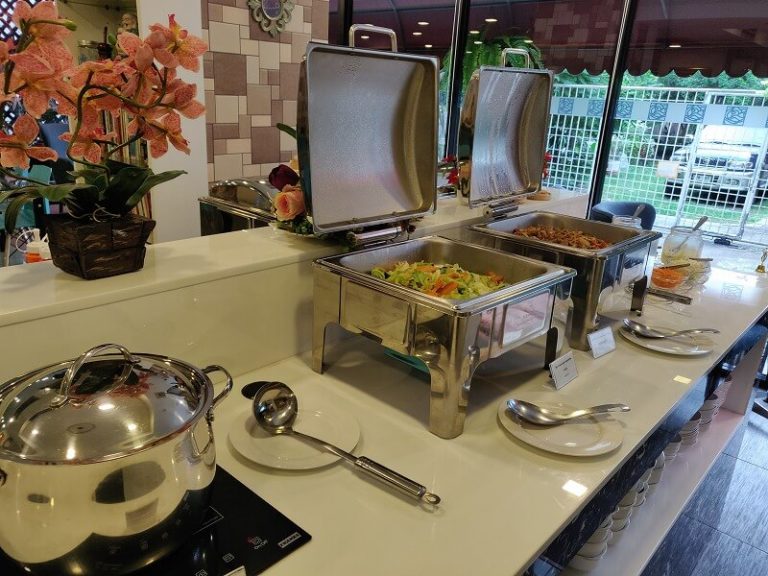 駅近で朝食が美味しいバンコクの格安ホテル「ローセー ラチャダー (Roseate Ratchada)」 | 旅行の読み物